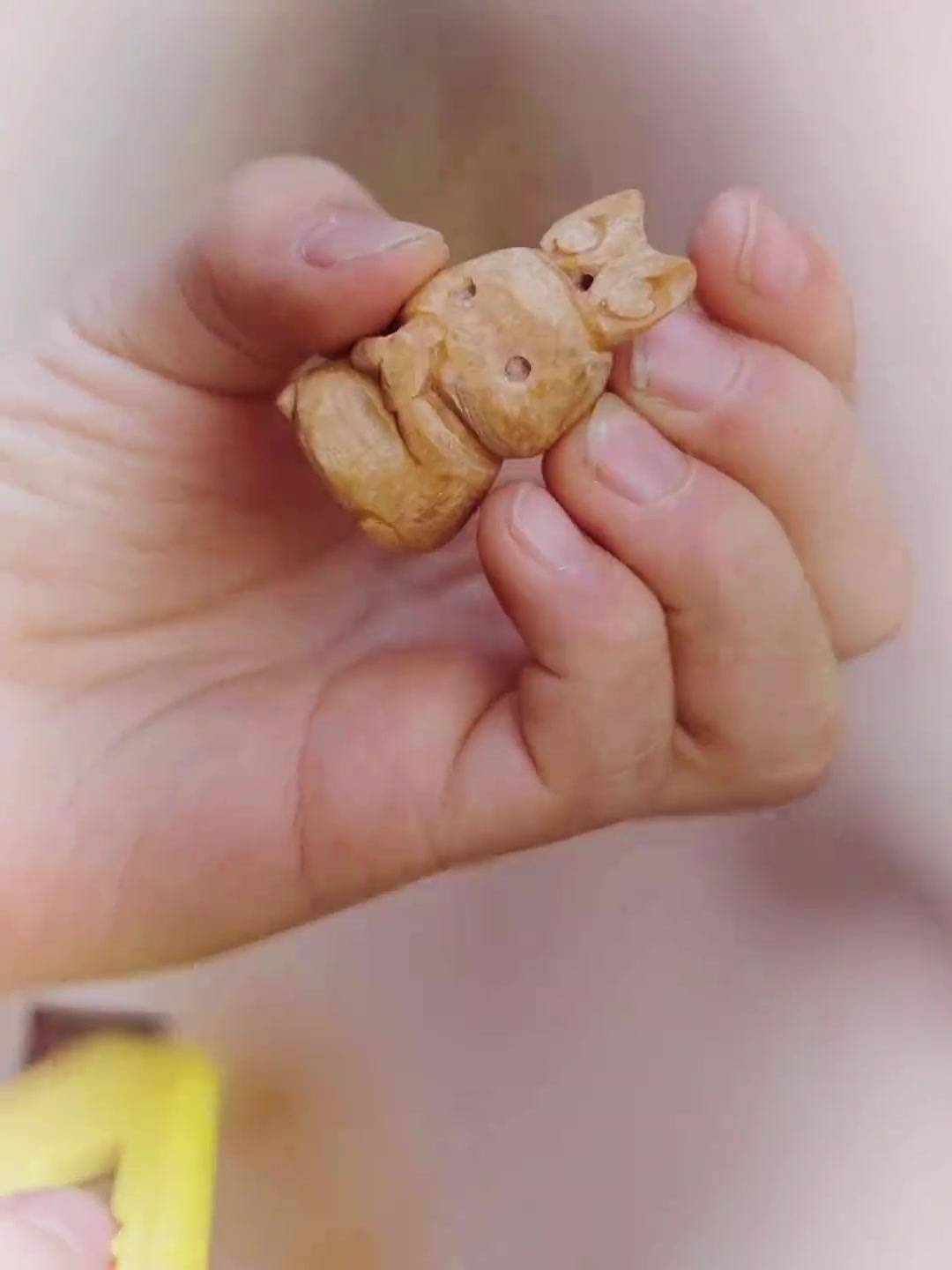 男人打开妻子的木盒,才知道她竟是自己寻找多年的救命恩人