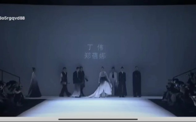 广州市纺织服装职业学校丁伟老师、郑蓓娜老师设计作品亮相中国国际...