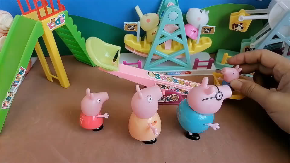 儿童趣味益智:小猪佩奇的滑滑梯