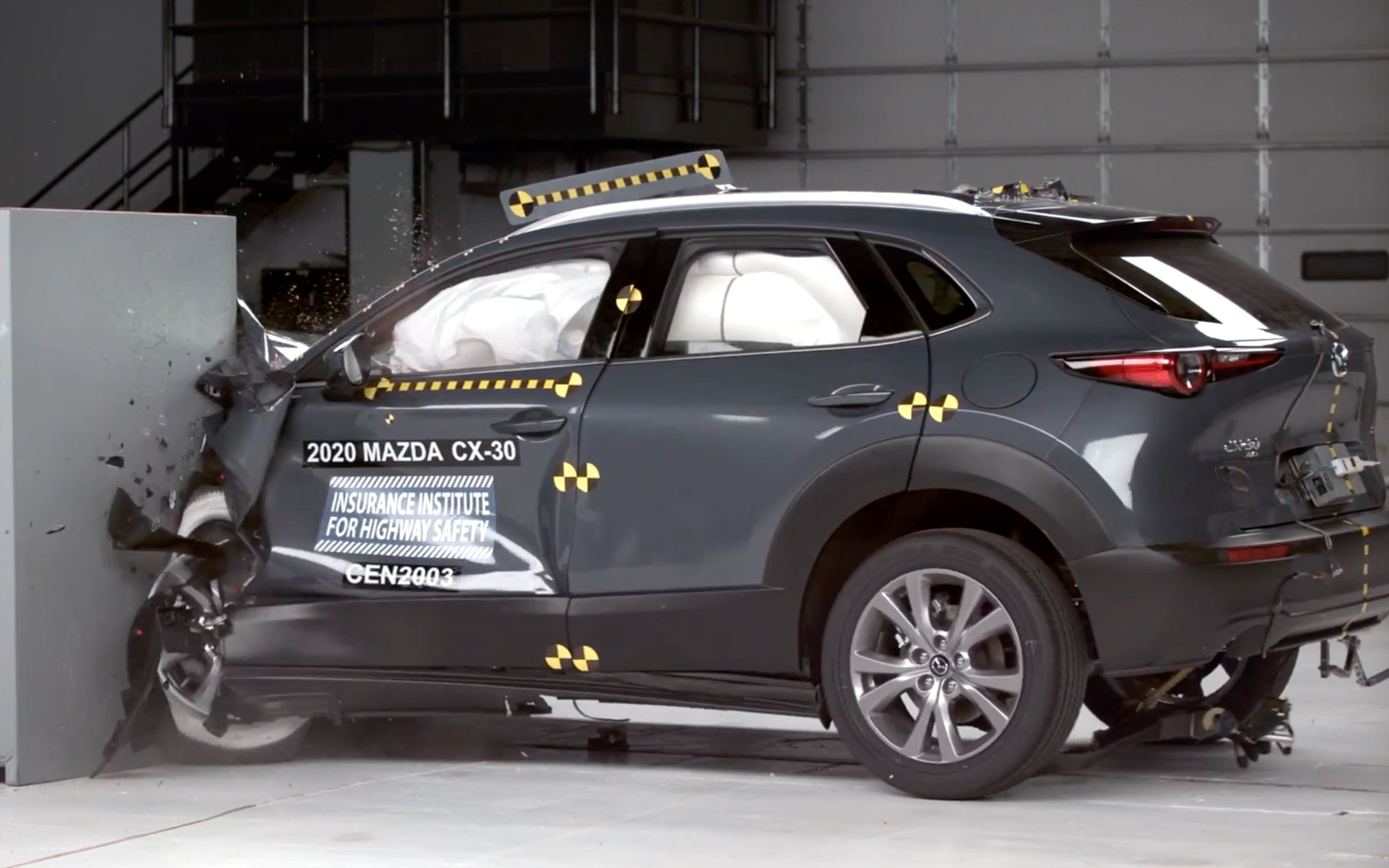 2021款马自达CX-30 前方25%碰撞测试【获IIHS最高级奖项】【附专业...