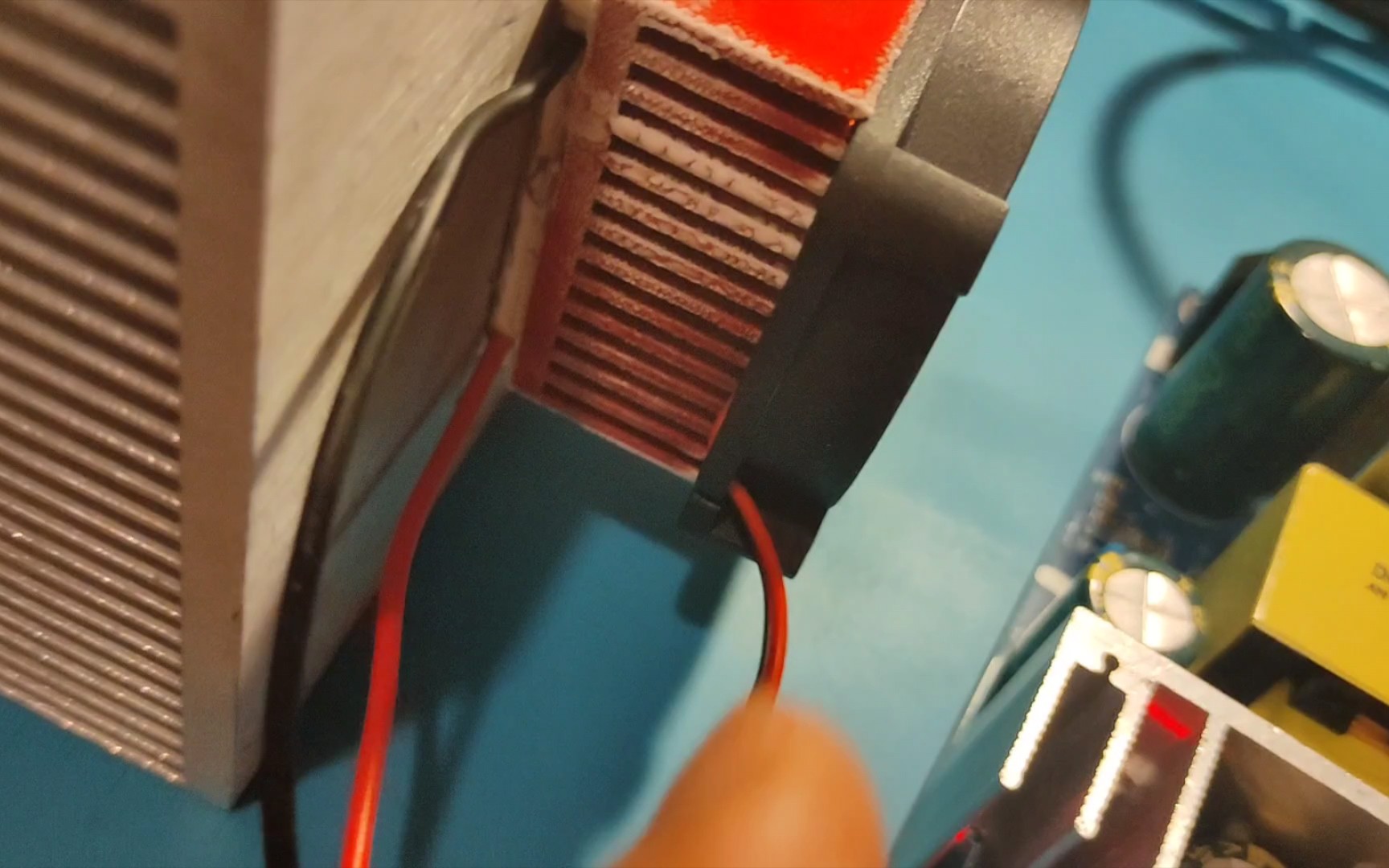 DIY半导体冰箱(3)12706制冷片强制风冷测试,零下五度达成