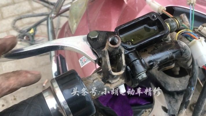 电动车碟刹最常见也是很多人修不好的问题,师傅教你一个绝招解决