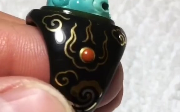_玉镶嵌金丝戒指,好看吗?