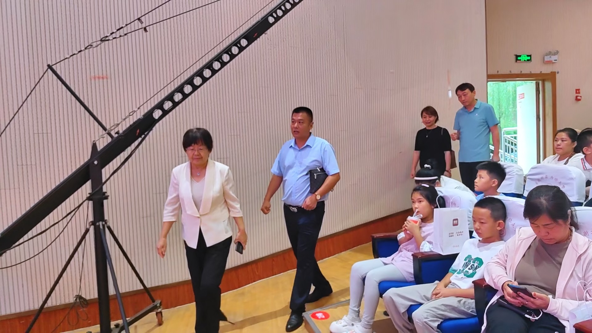 衡水市青少年普法协会在衡中组织励志残疾人陈州演讲会