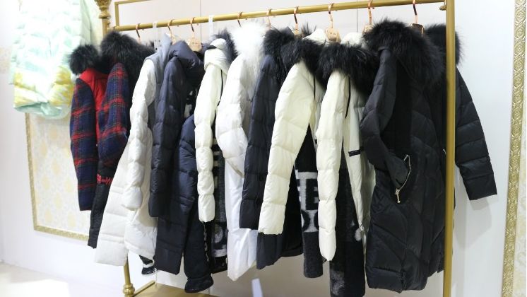 羽绒服和棉服到底有什么区别?哪个更保暖呢?看完可不乱买了