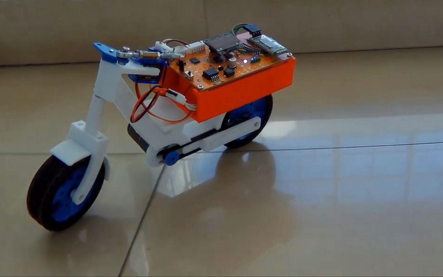 【平衡自行车】如何制作一辆智(zhi)能(zhang)小车