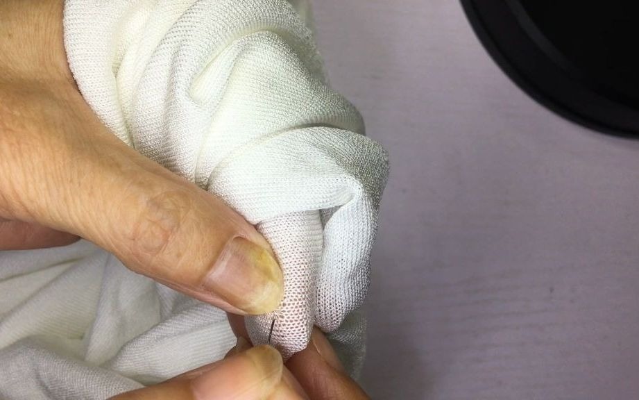 针织衫抽丝了怎么办?葛师傅无痕织补教大家毛衣抽丝复原方法,在家也...