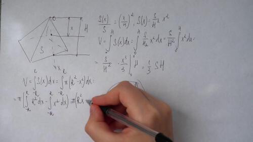 高中的排列组合公式仅限一维空间成立,其他二维三维空间就不成立
