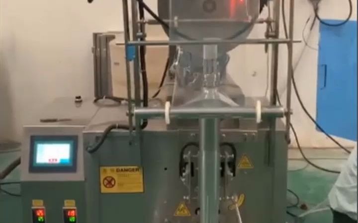 河南全自动液体灌装机自动灌装机多少钱 (12)