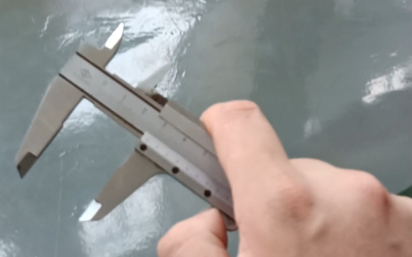 游标卡尺“估读”吗