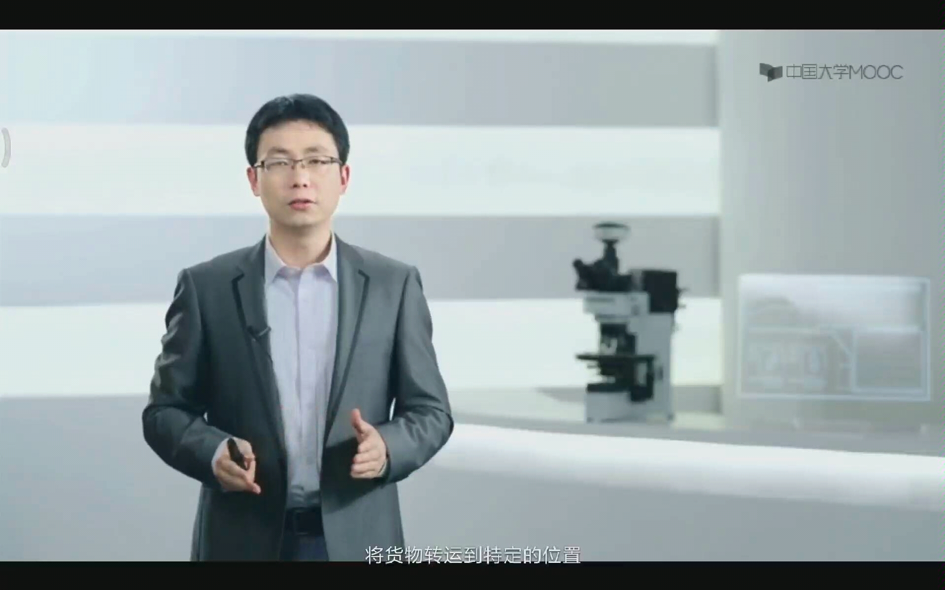 沿微管运动的两种搬运工:驱动蛋白向微管正极运动(向外),动力蛋白向...