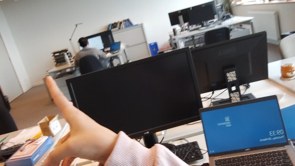 九点半上班啦:)(博士办公室