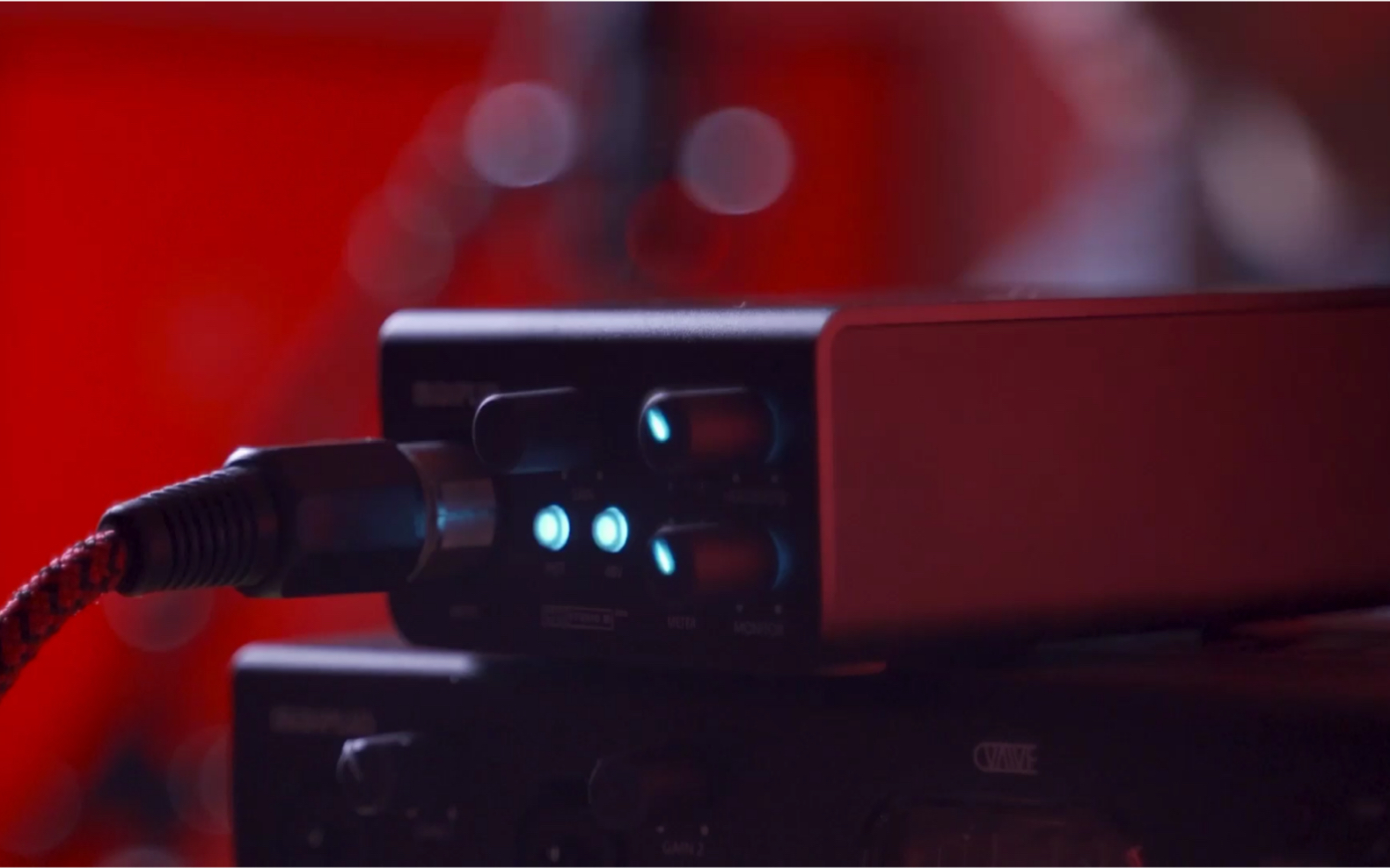 黑科(yan)技(se)入门级专业声卡:Midiplus Studio M Pro