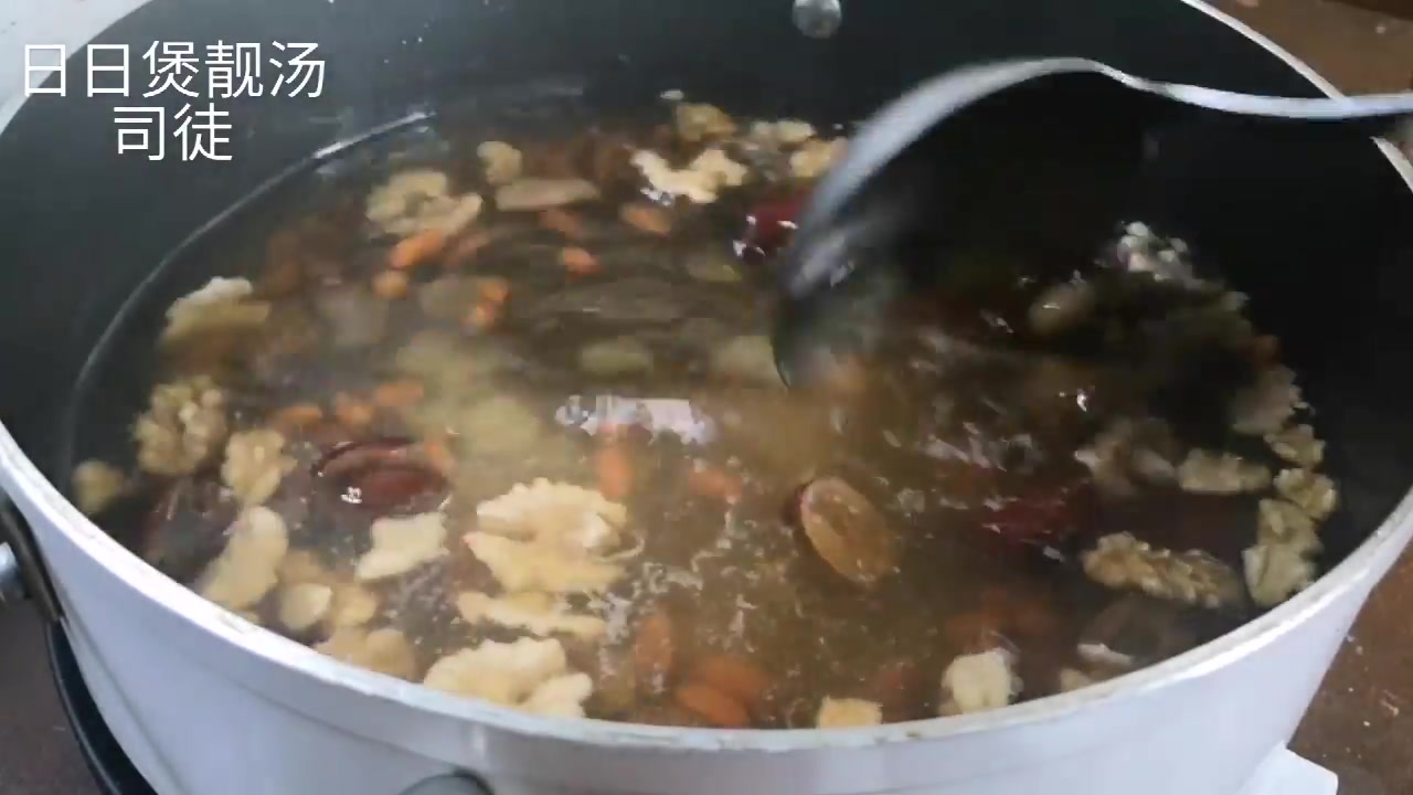 红枣核桃仁枸杞汤,营养又美味,能缓解疲劳