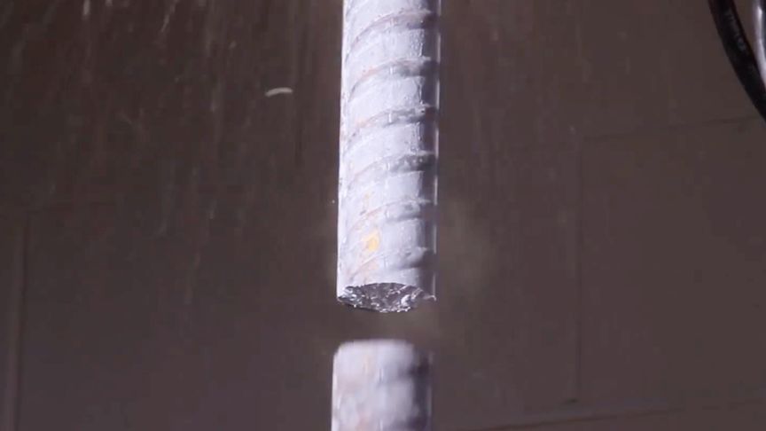 材料抗拉强度试验,3厘米粗的钢筋被拉断,拉断的瞬间美如画