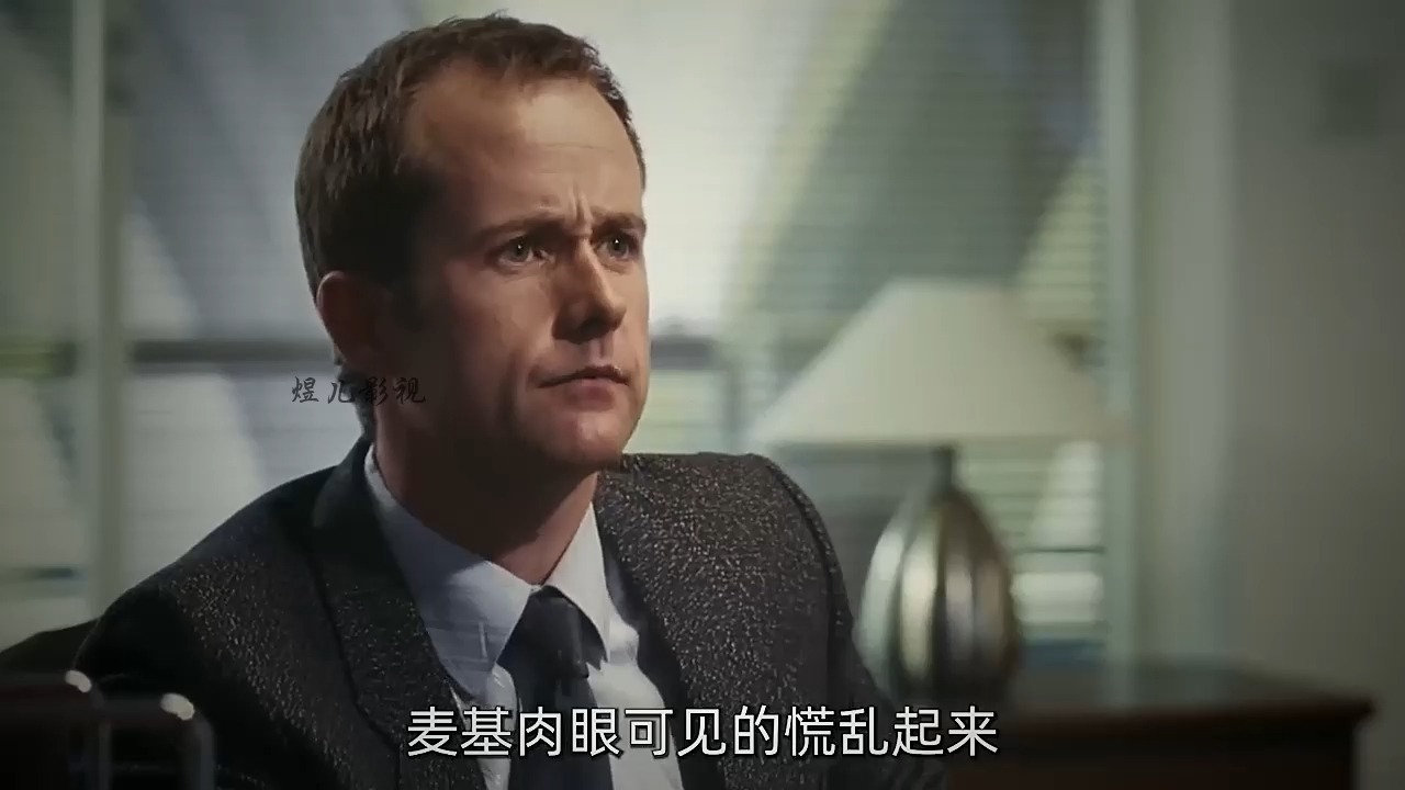 男人在骑行中突发灵感,将车把翻转扶手朝上,竟打破了世界纪录