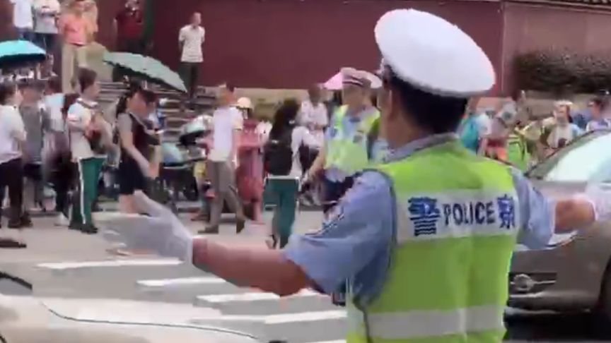 孩子高考父母执勤!梅州一交警中队,5名护考民警中有3人子女参考