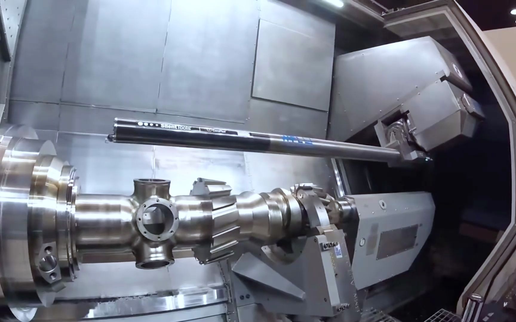 WFL M120车铣复合加工中心 减震镗刀应用展示