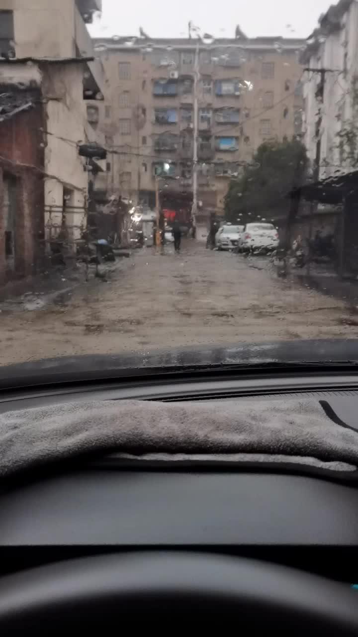 荣威i5自动中配,跑了7100公里,雨刷器出这种声音,有高手知道什么原因...