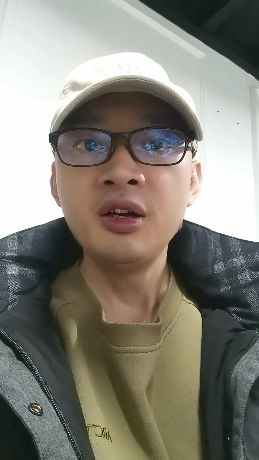 东方甄选被王海打假了,直播间卖的西梅汁涉嫌违规添加泻药。孰是孰...