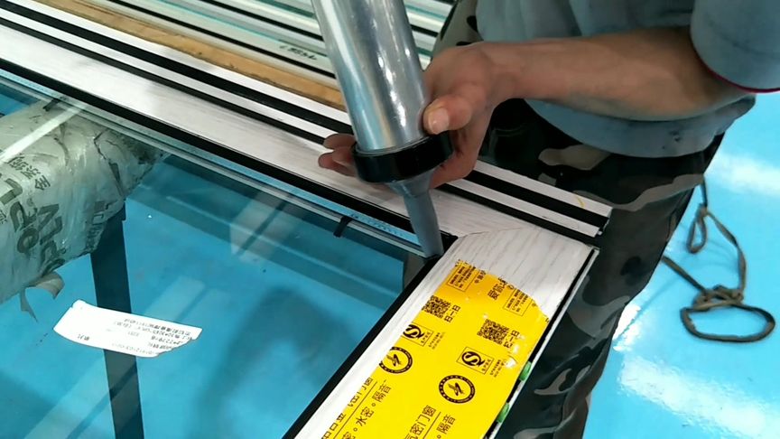 门窗加工好坏关键看细节,玻璃胶是门窗的脸面,细节一定要处理好