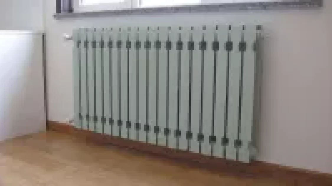 暖气片一半热一半凉? 这样简单一处理, 温度立马上升好几度, 厉害