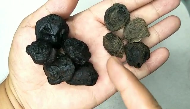 带有烟熏味的乌梅会致癌?今天带大家了解烟熏乌梅和无烟乌梅