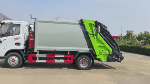 东风多利卡压缩垃圾车:高效环卫,让城市更洁净!