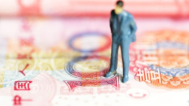 社保中两个账户里的钱,都是计算利息的!不知道亏大
