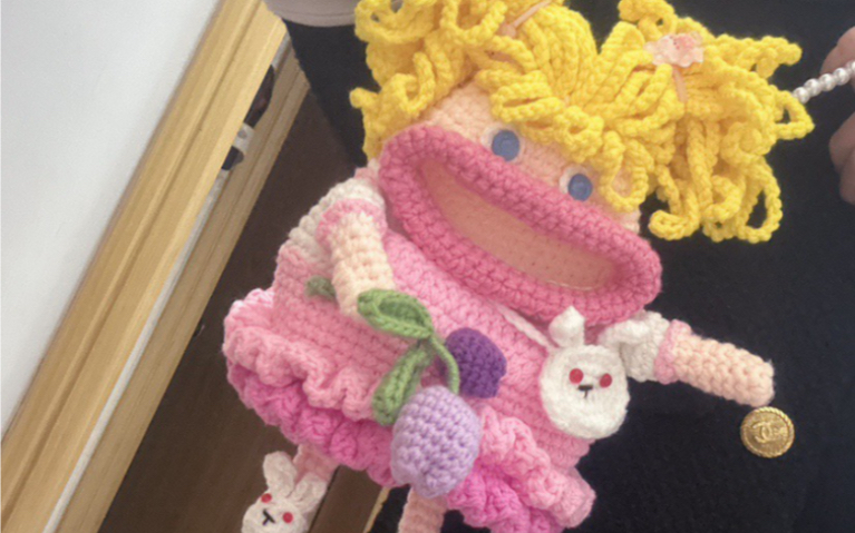 兔兔女孩香肠嘴大嘴巴手机包钩针编织毛线包包教程视频