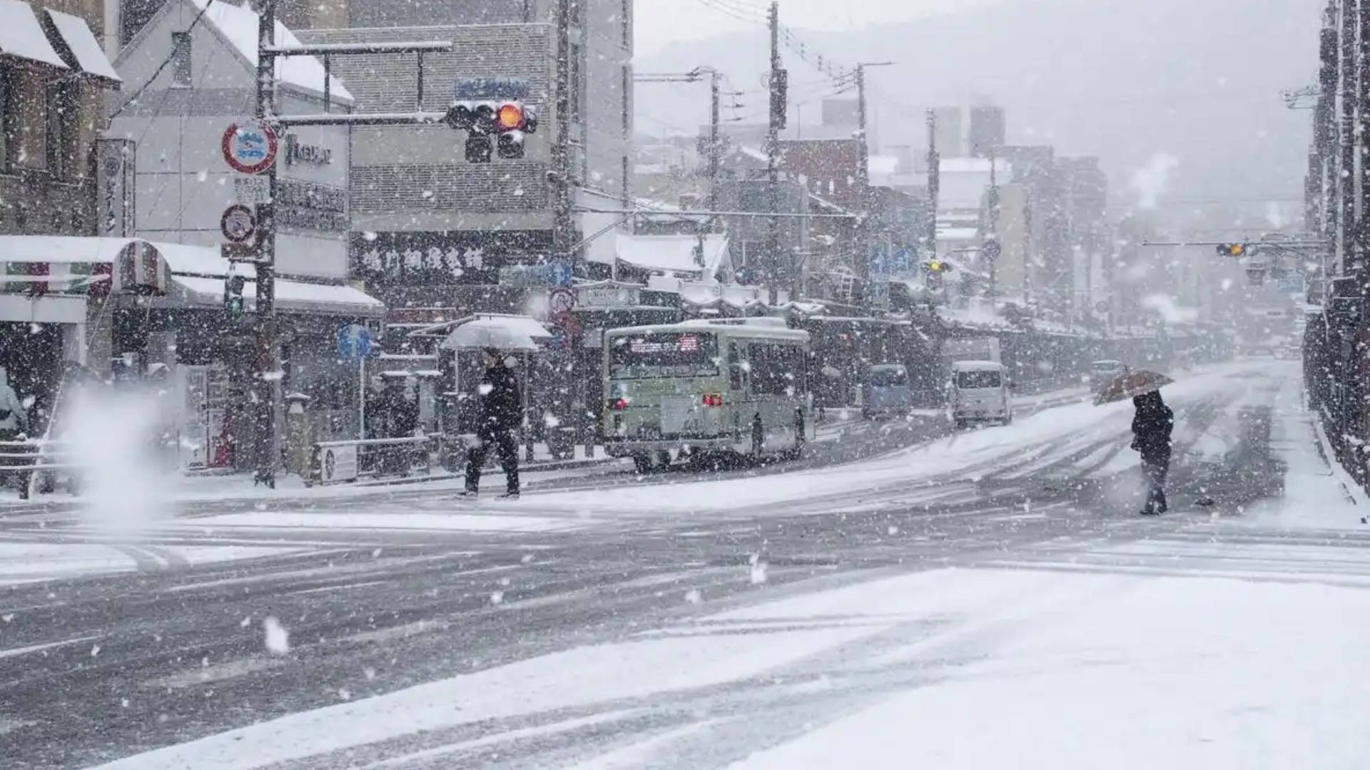 日本强降雪致18死249伤