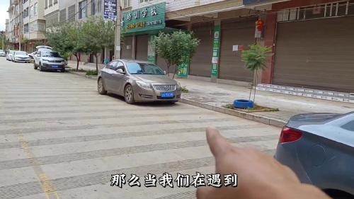 现实版侧方停车左倒库该看点?简单三步新手也能一把入库