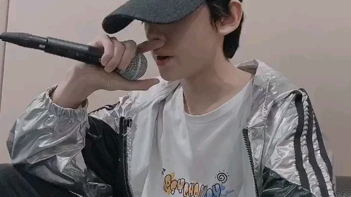 [左航]最近只要是一想到发微博,就忍不住开唱