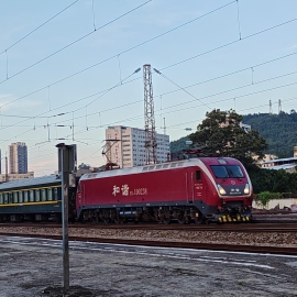 奔腾在南京广的238 