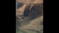 缅甸翡翠原石矿区 挖原石现场视频 大家来感受一下现场气氛