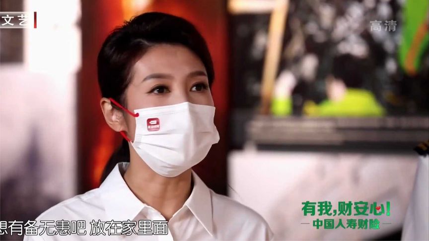 赵博演示防毒面具的使用方法,要及时检测保质期,这不可重复利用
