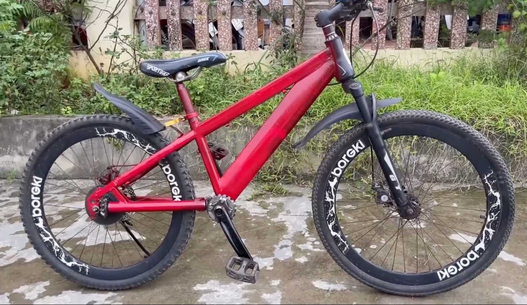 小伙竞然用齿轮差速器改造一辆无链条自行车,速度不仅更快还不用...