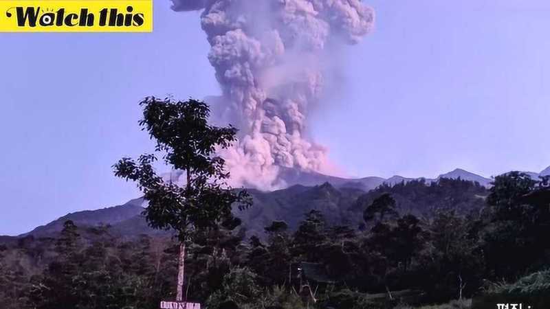 印度尼西亚默拉皮火山喷发火山灰柱达6千米