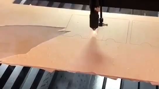 教你如何操作激光雕刻切割机?