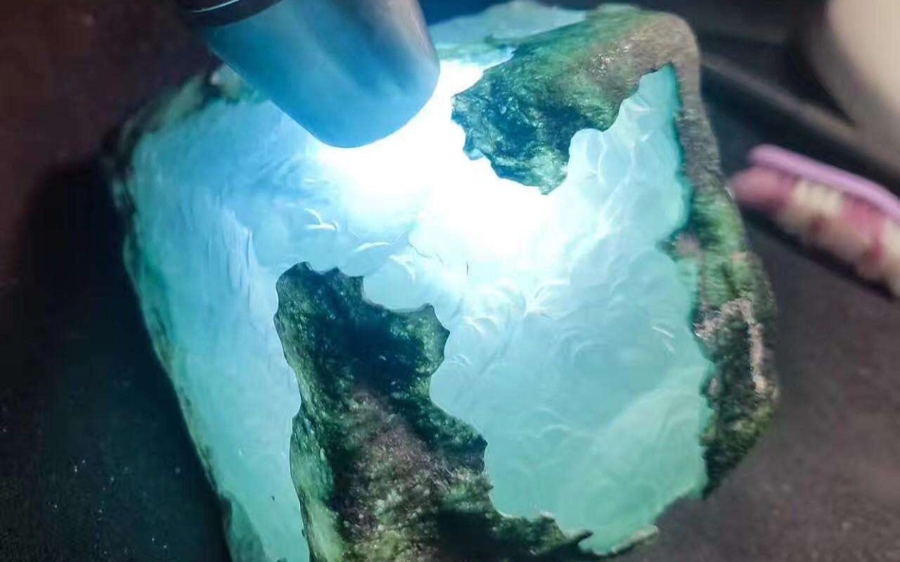 鉴定翡翠很简单!你和专家就差这个视频!