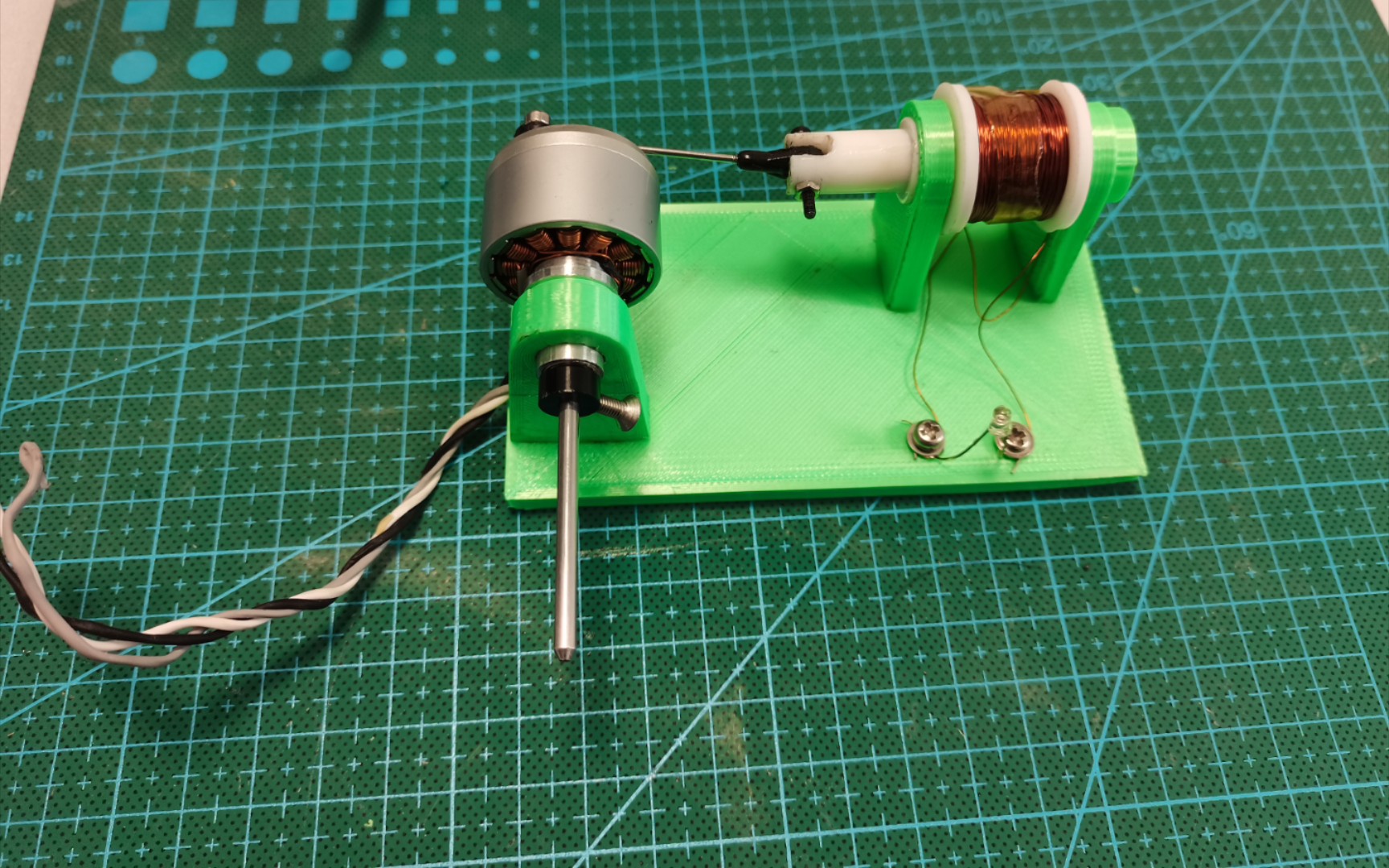 直线往复运动发电机