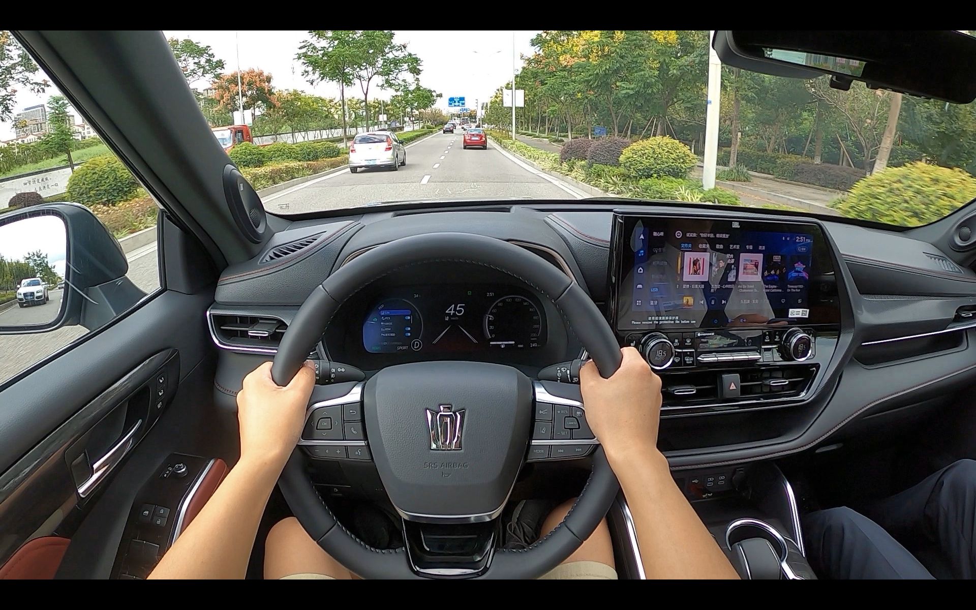 ...」国内高质量大七座SUV?!试驾体验 一汽丰田-皇冠陆放 2.5L混动顶配!