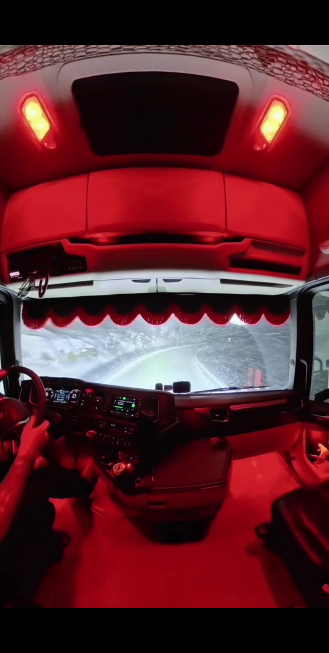 欧卡斯堪尼亚 #第一视角 #欧洲卡车模拟2 #氛围灯效果 #公路之王斯堪...