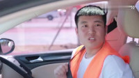 小伙考科目二,明明系着安全带,可系统提示未系安全带,什么情况