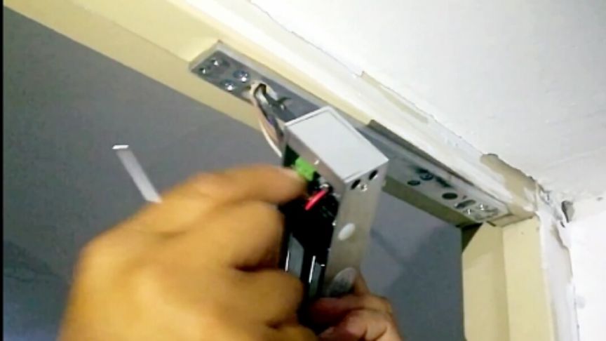 小区门禁不通电怎么办,师傅手把手教你维修,十分钟就可以修复