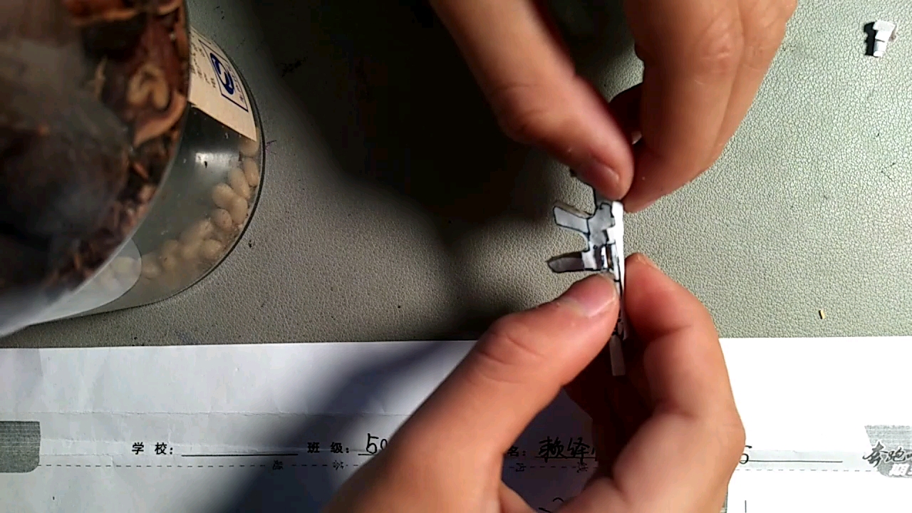 一口气作了2把纸模枪