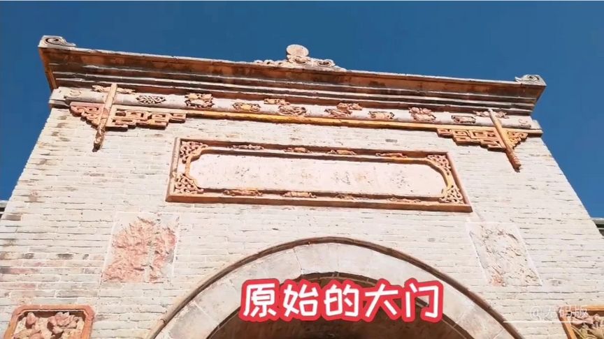 龟城内小学校废弃多年,保存完好 ,文化气息浓厚…