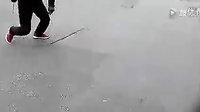东北小伙违章当街刀砍交警 NB