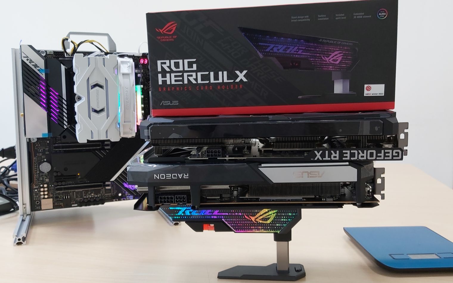 [饼哥超有料] 来看看ROG HERCULX显卡支架可以撑多重?