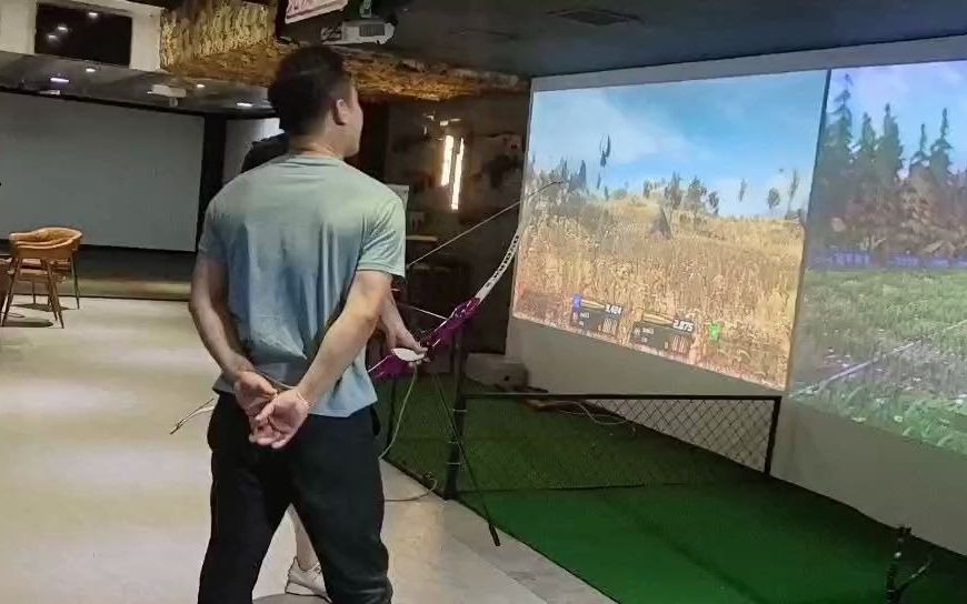 专业射箭教练来对我们冠军(模拟)射箭进行指教,对我们射箭的拿箭方式...